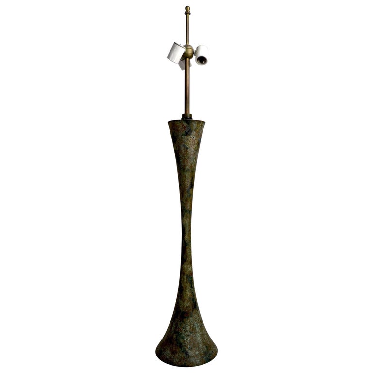 Lampe de table élégante en forme de sablier vert-de-gris de Stewart ...
