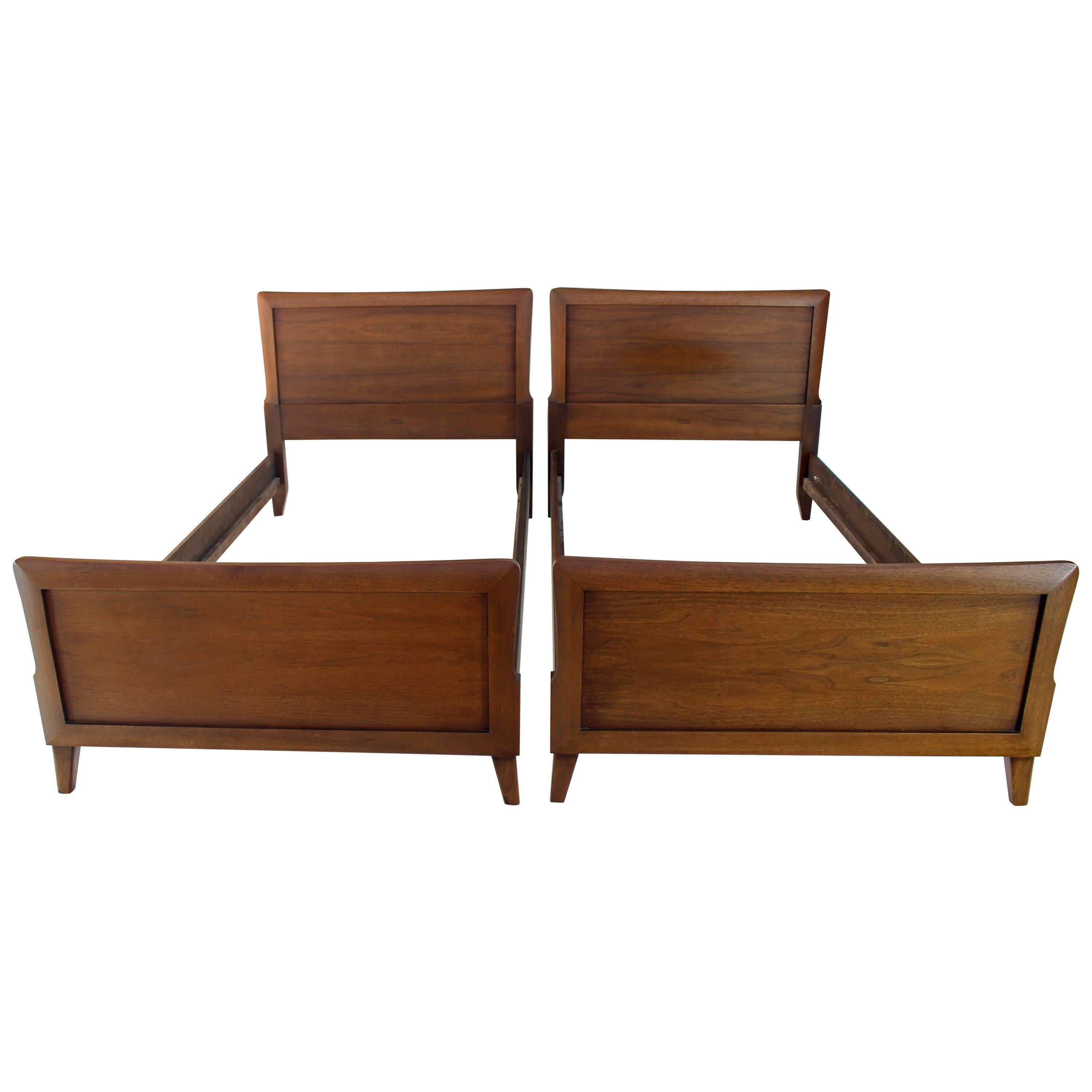 Pair of Heritage Henredon Twin Beds at 1stDibs | henredon beds