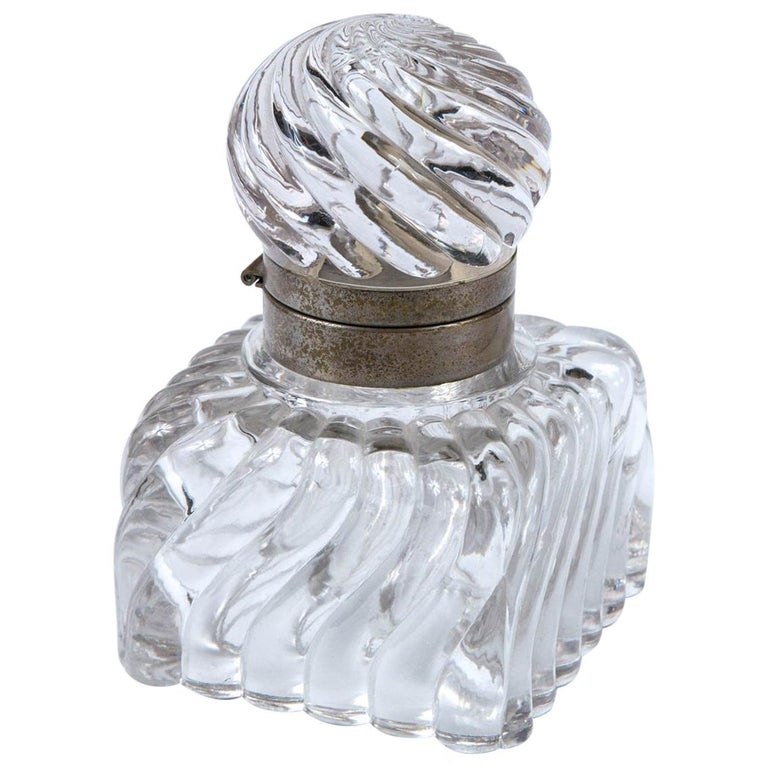 Encrier à col en étain et cristal taillé au design tourbillonnant du ...