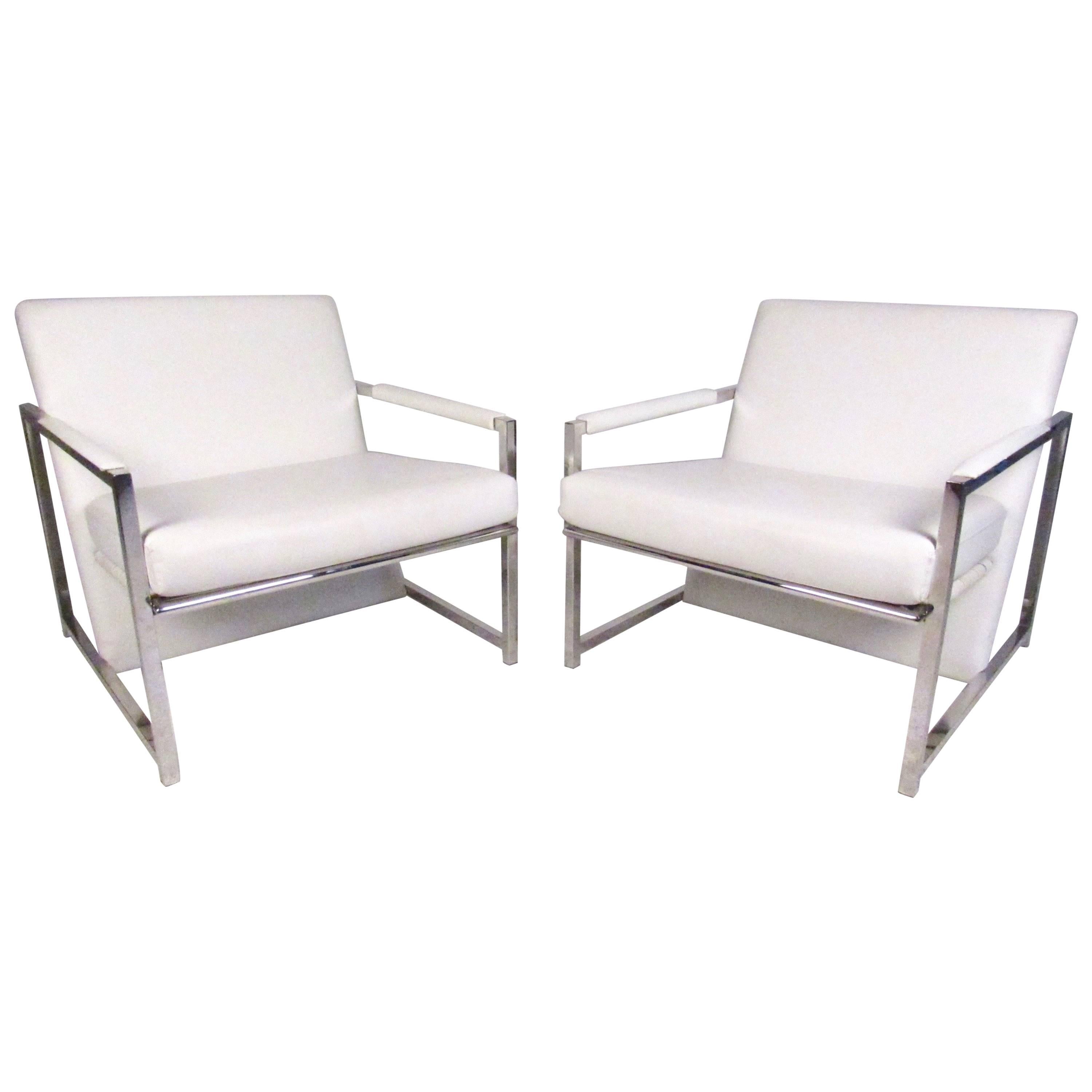 Pair of Stylish Modern Club Chairs For Sale at 1stDibs