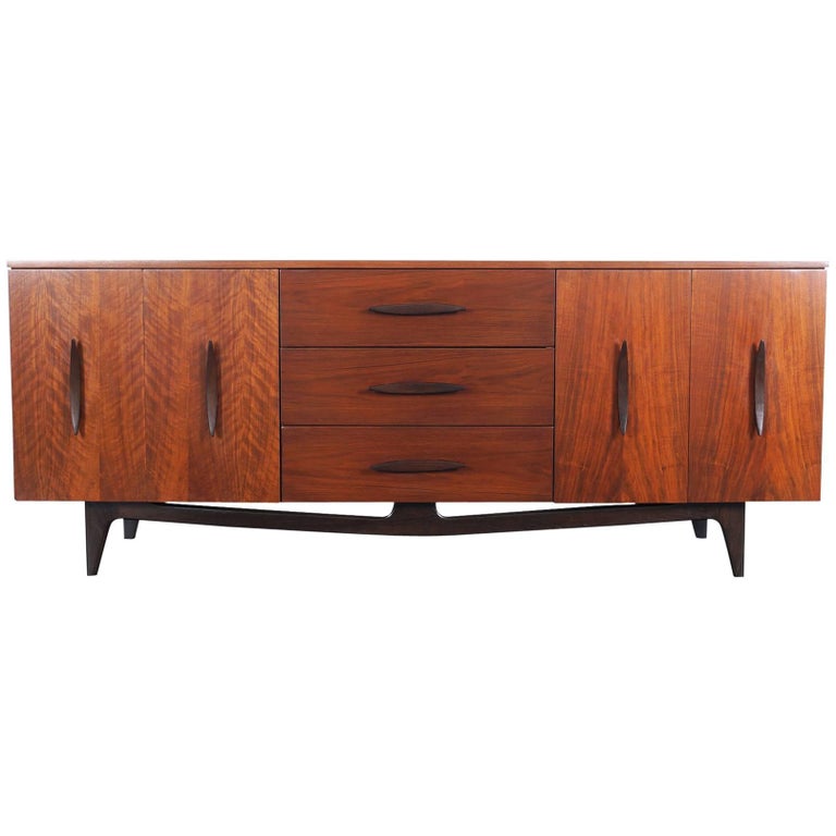 Mid-Century Modern Sculptural Dresser at 1stdibs