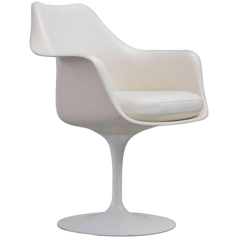 Tulip Armchair by Eero Saarinen, Knoll International For Sale at 1stdibs
