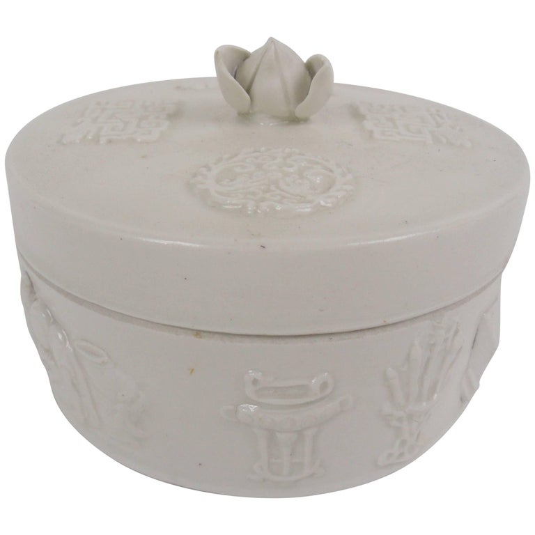 20th Century, Chinese Round Ceramic Box For Sale at 1stDibs