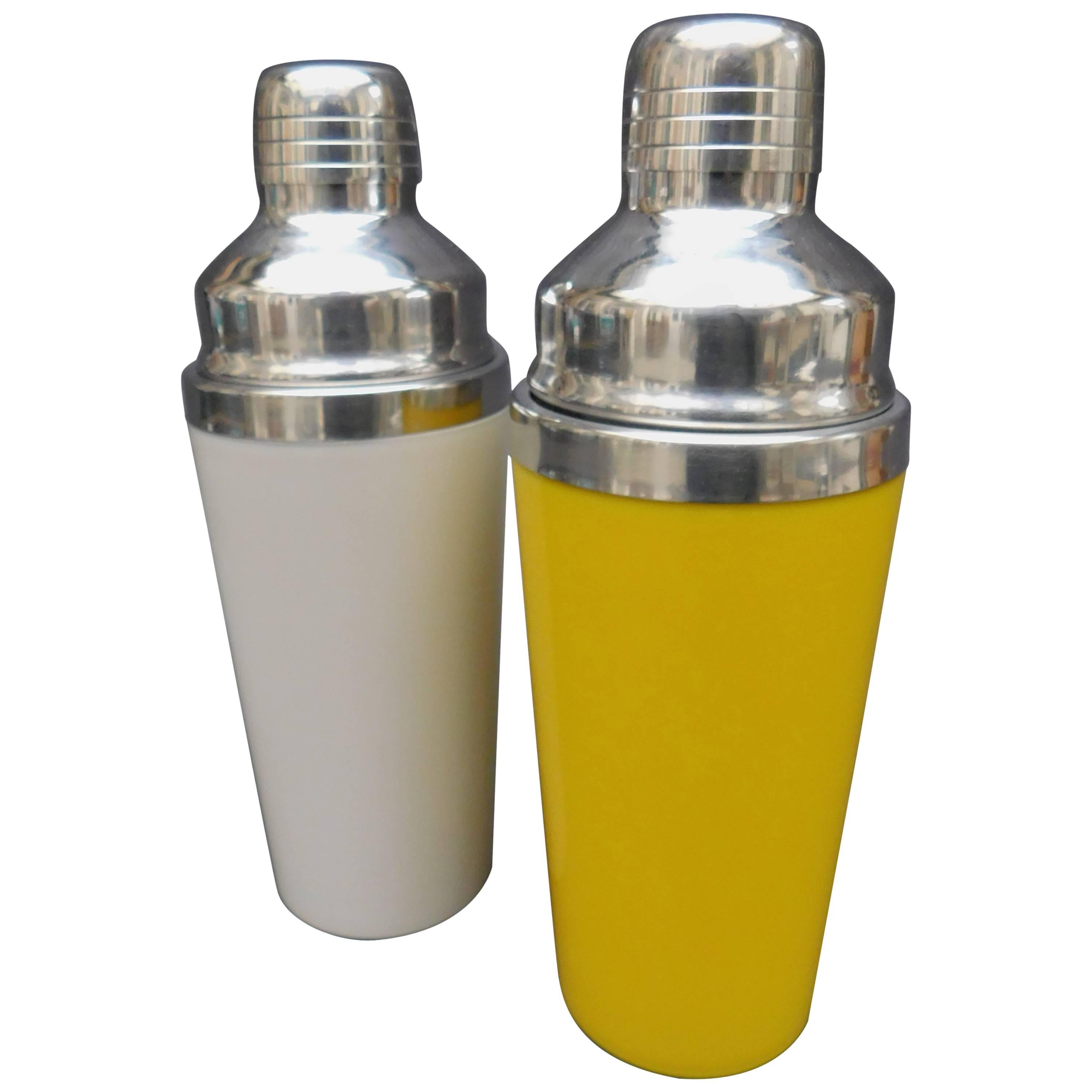 Vintage Modern Cocktail Shaker with Chrome Top. For Sale at 1stDibs