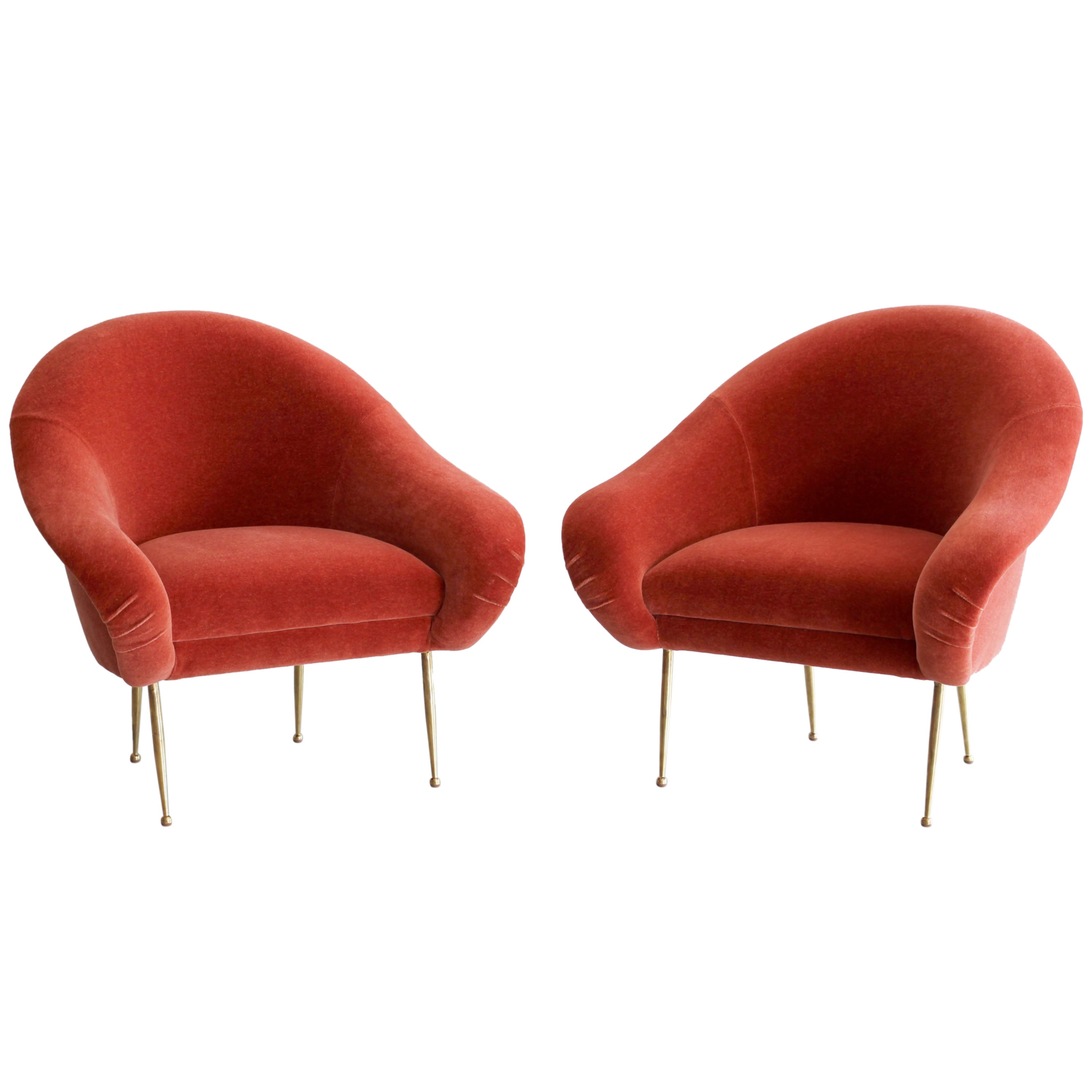 Pair of Traditional Queen Anne Slipper Chairs For Sale at 1stDibs