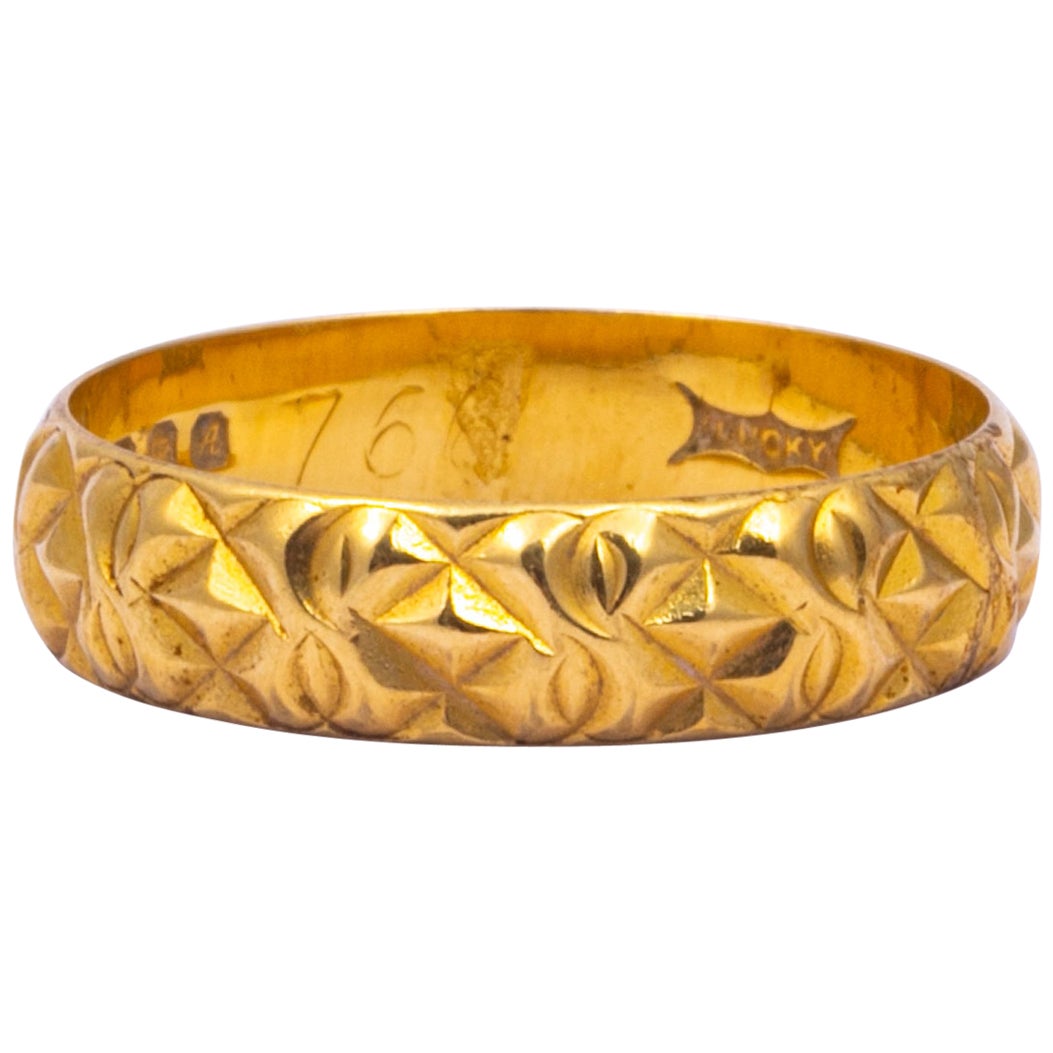 Vintage 18 Carat Gold Decorative Band For Sale at 1stDibs