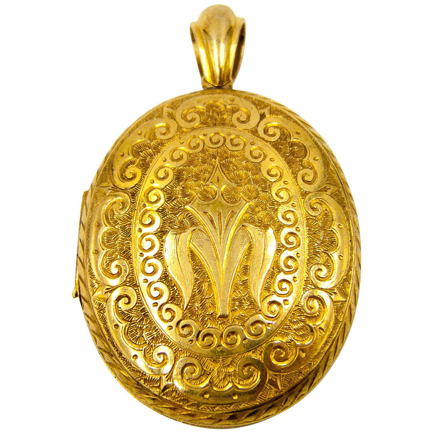 Victorian Engraved Gold Locket For Sale at 1stdibs