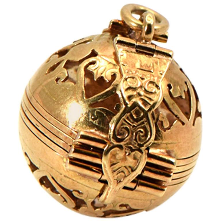 1920s Gold Folding Locket at 1stDibs