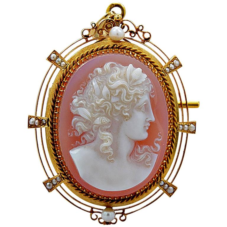 Edwardian Sardonyx Hard Stone Cameo Gold Brooch For Sale at 1stDibs