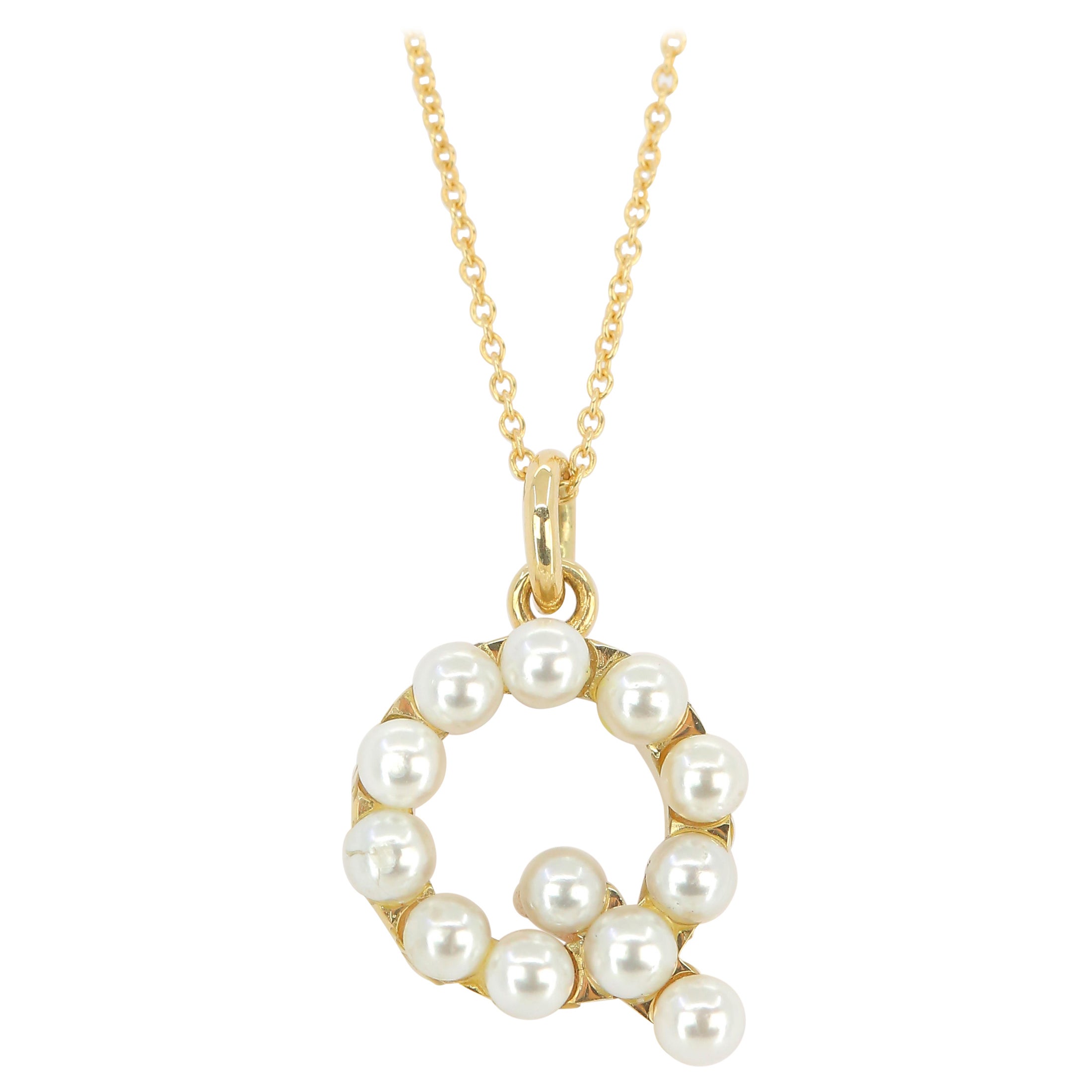 14K Gold and Pearl Initial Letter Q Necklace For Sale at 1stDibs