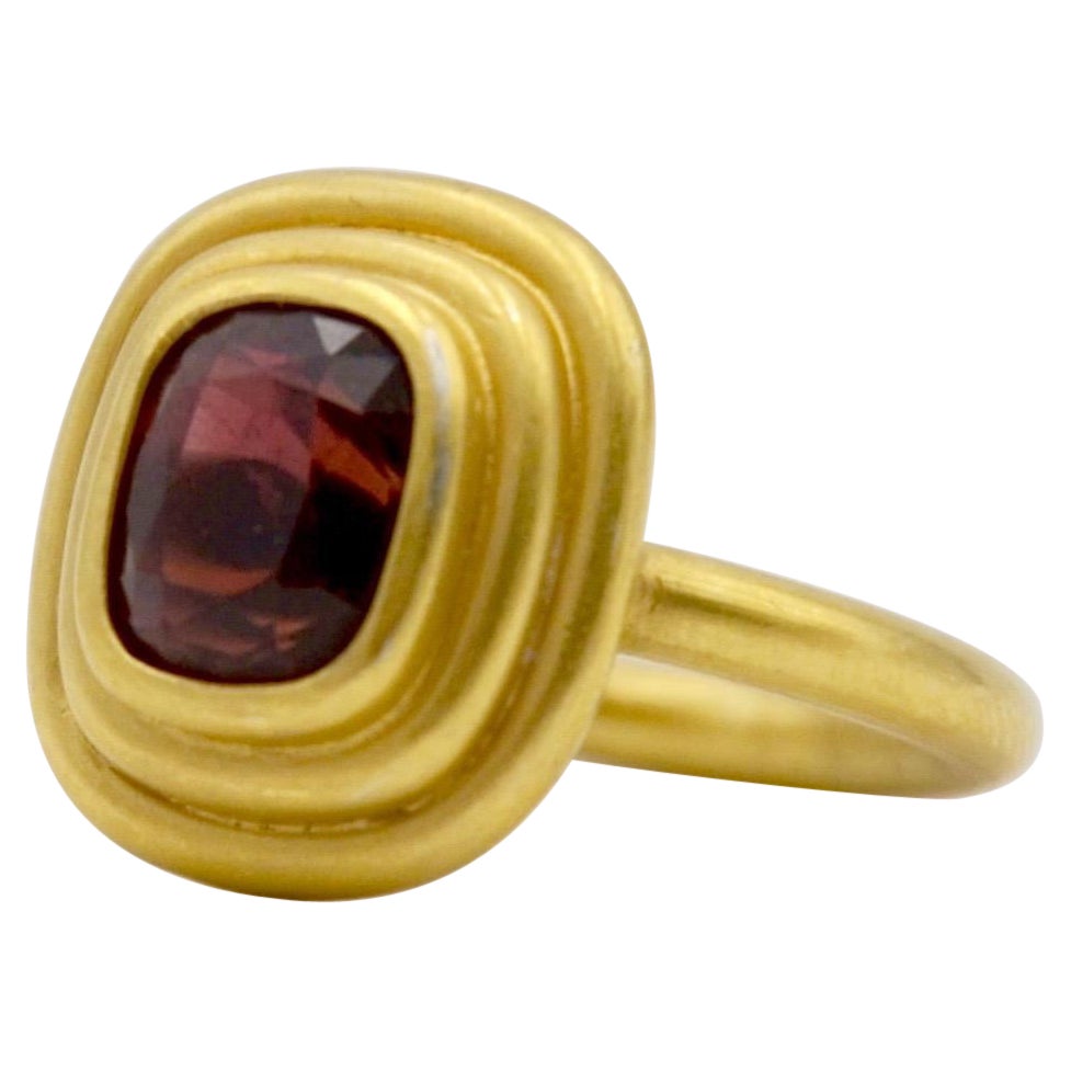 18 Karat Top Twisted Contemporary Ring For Sale at 1stDibs