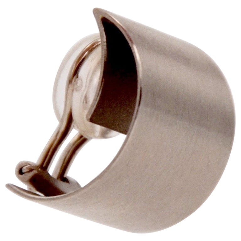 Contemporary 18 Carat White Gold Ear Clips For Sale at 1stDibs