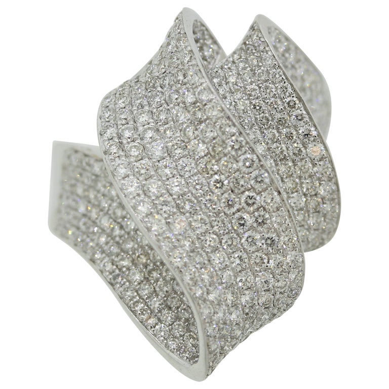 Diamond Gold Ribbon Ring For Sale at 1stDibs