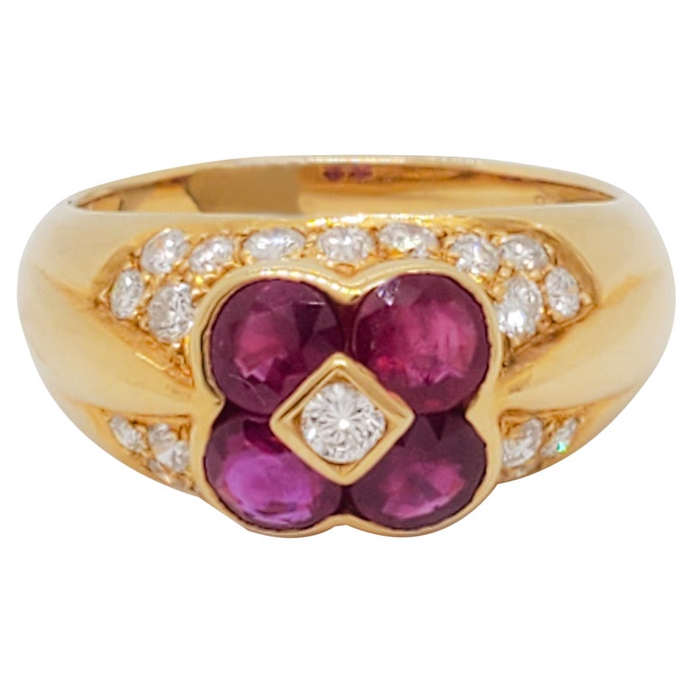 Ruby and Diamond Floral Design Ring in 18k Yellow Gold For Sale at 1stDibs