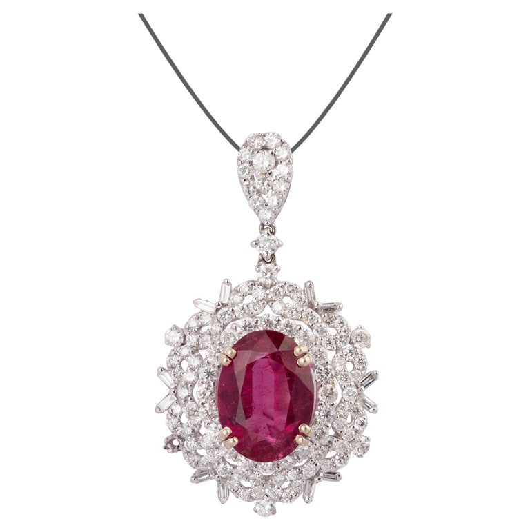 Gold 4.40cts ruby Light and 2.37cts diamond Pendent For Sale at 1stDibs