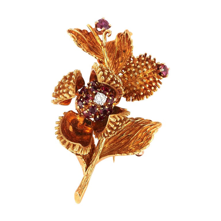 Tiffany and Co. Ruby Brooch in 18K Yellow Gold For Sale at 1stDibs