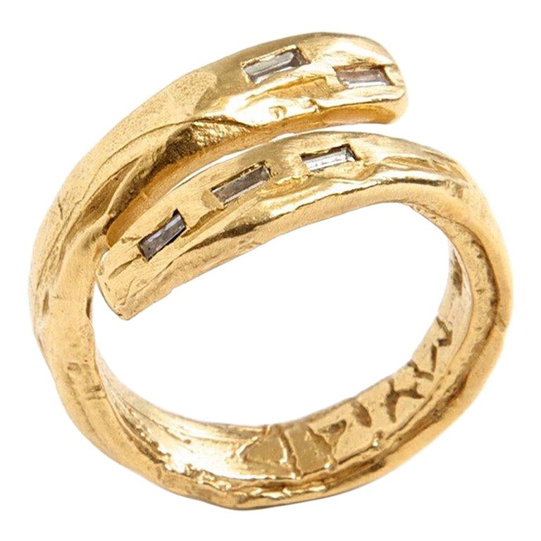 Spine Ring Set in Gold with Diamond Baguettes For Sale at 1stDibs