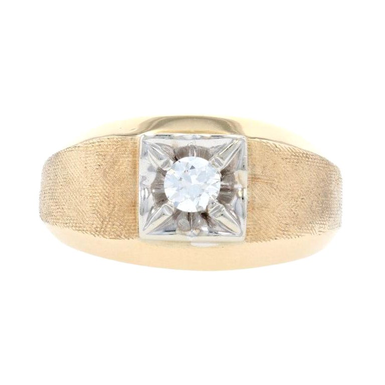 22ct Gold Signet Ring with Hand Engraved Detail and Brilliant Cut ...