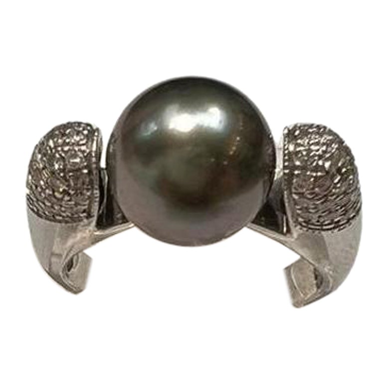 18 Karat Gold and Diamonds Shell Ring with Tahitian Pearl For Sale at ...