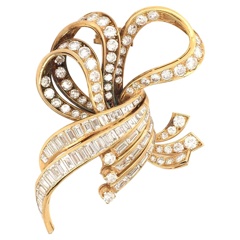 Yellow Gold and Diamond Brooch For Sale at 1stDibs