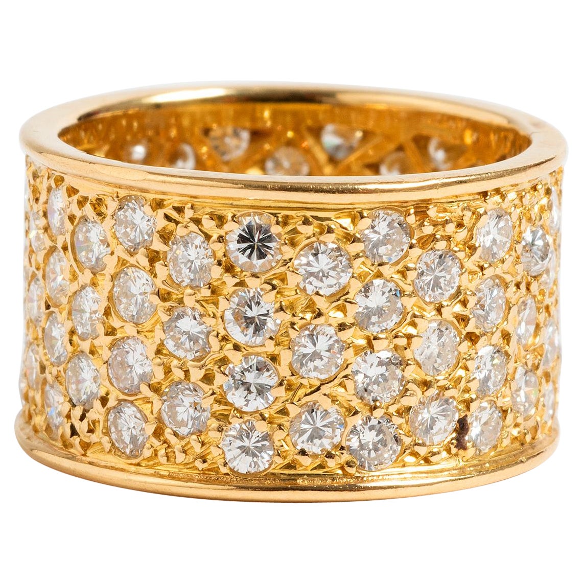 18K Yellow Gold Diamond Ring with Pave Heart For Sale at 1stDibs