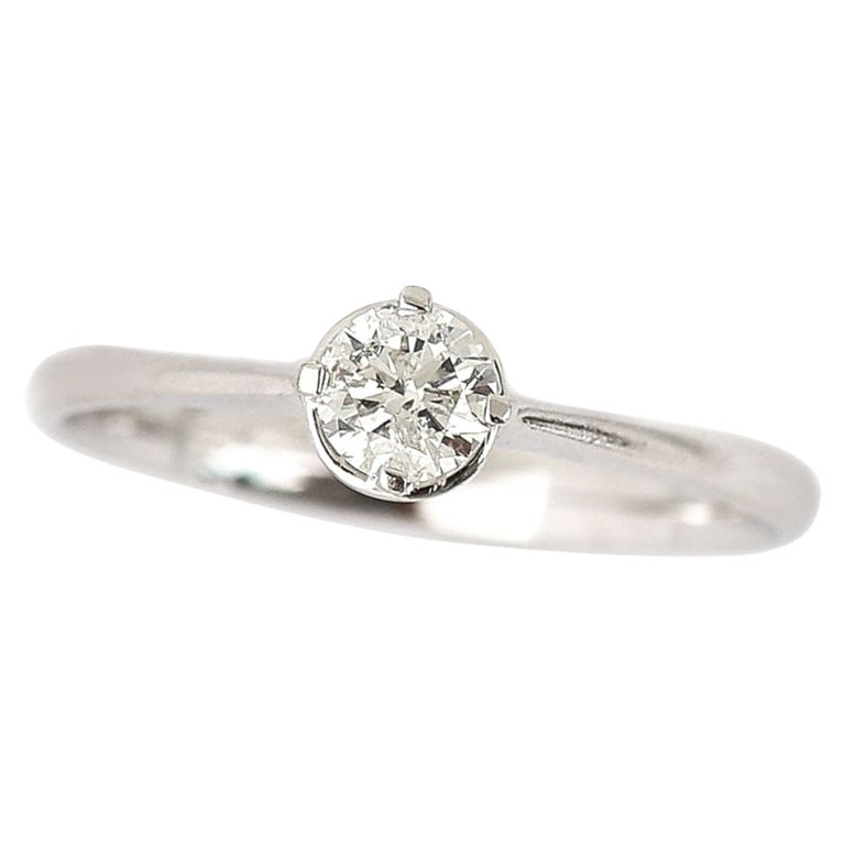 Contemporary 18ct White Gold 0.25ct Diamond Solitaire Ring at 1stDibs