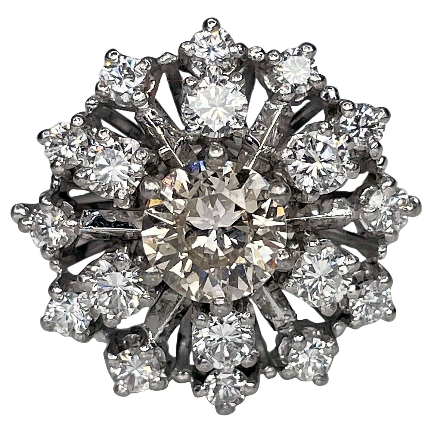 18k White Gold Diamond Cluster Round and Baguette Ring For Sale at 1stDibs