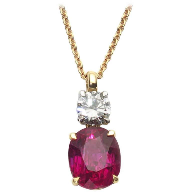 Ruby and Diamond Gold Pendant Necklace For Sale at 1stDibs
