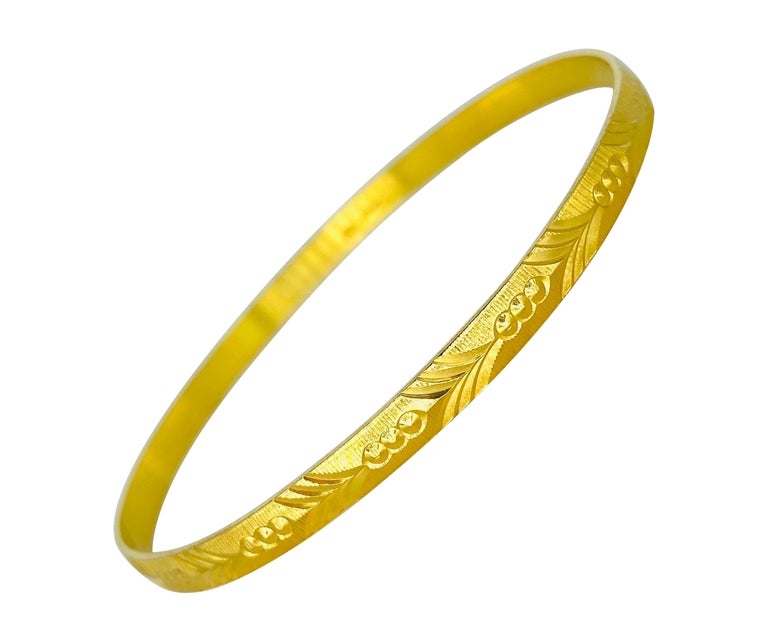 Vintage 22k Gold Diamond Cut Leaf Design Bangle For Sale at 1stDibs