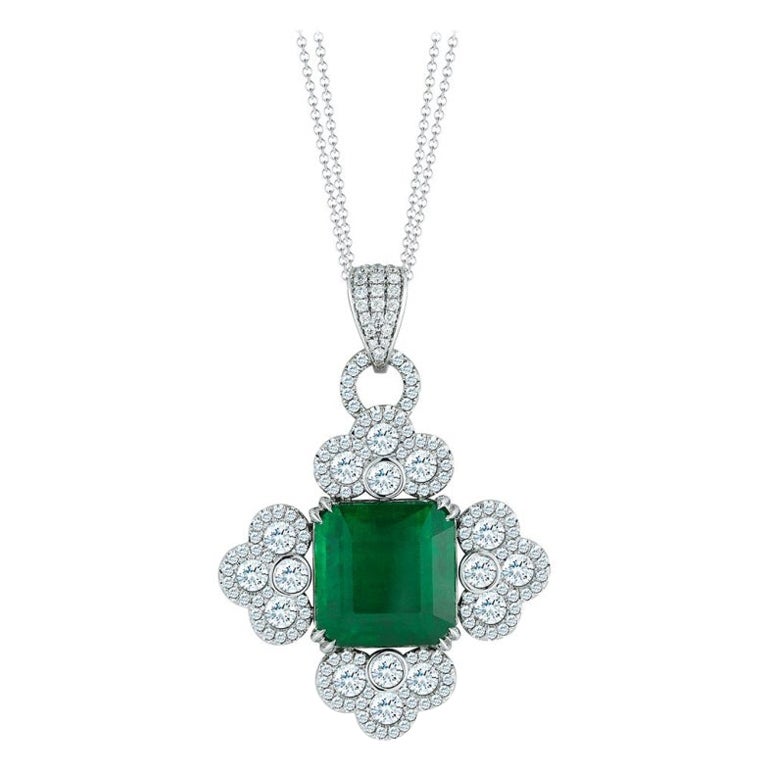 Emerald and Diamond Pendant For Sale at 1stDibs