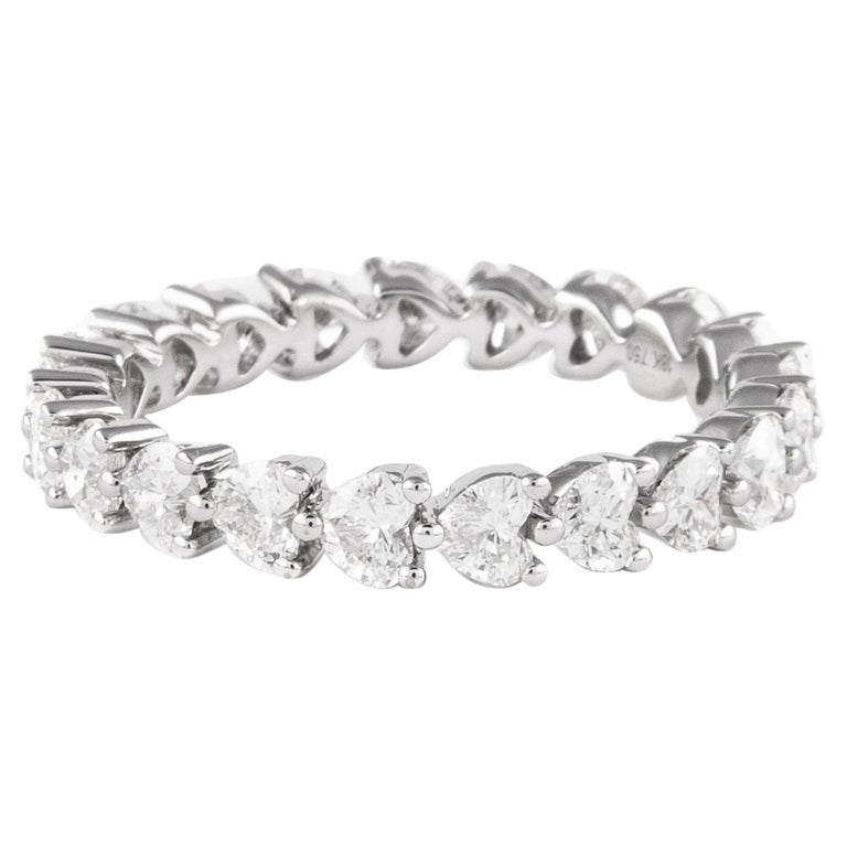 Alexander 2.15ct Heart Diamond D-F VVS2/VS1 Eternity Band 18k White Gold For Sale at 1stDibs