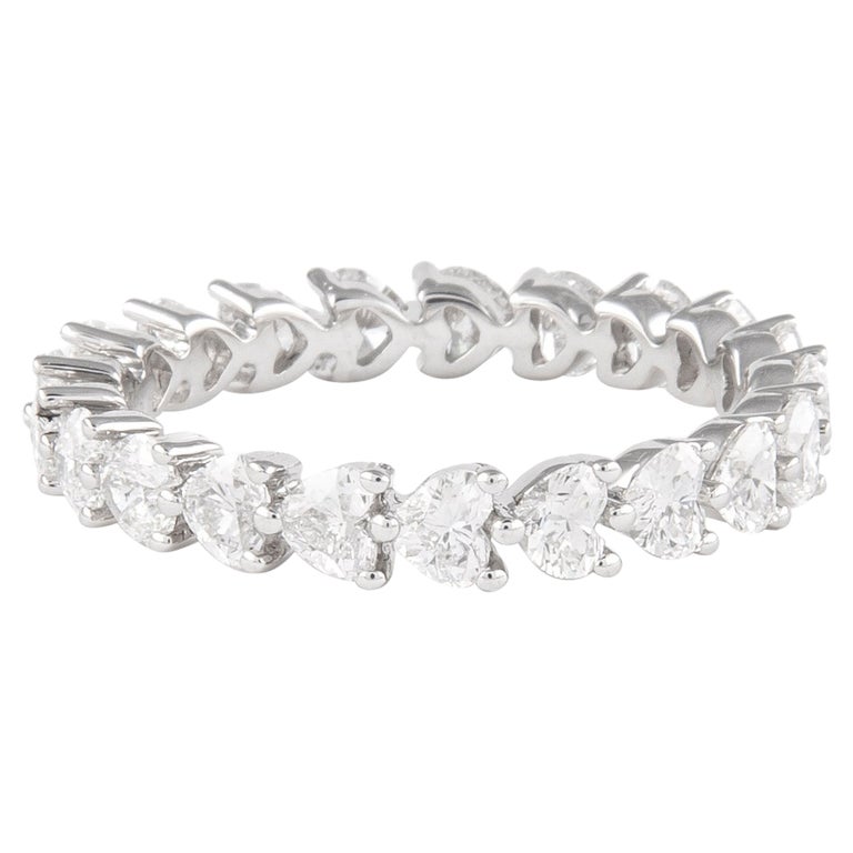 Alexander 2.24ct Heart Diamond D-F VVS2/VS1 Eternity Band 18k White Gold For Sale at 1stDibs