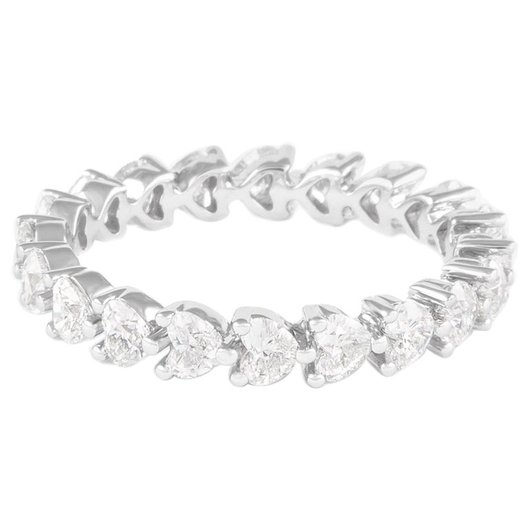 Alexander 1.85ct Heart Diamond D-F VVS2/VS1 Eternity Band 18k White Gold For Sale at 1stDibs