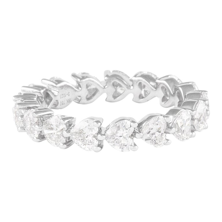 Alexander 2.53ct Heart Diamond D/E VVS Eternity Band 18k White Gold For Sale at 1stDibs