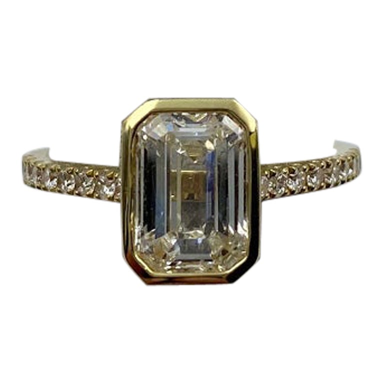 18K Yellow Gold 2.00ct Emerald Bezel Set Engagement Ring For Sale at ...