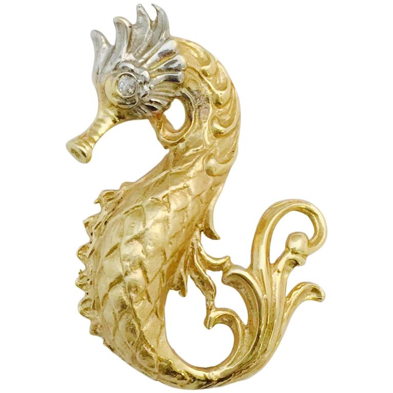 Diamond Gold Seahorse Pendant For Sale at 1stDibs