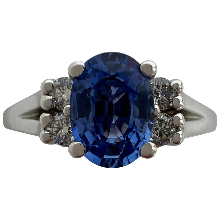 Fine Cornflower Blue 1.06ct Oval Ceylon Sapphire and Diamond 18k White Gold Ring For Sale at 1stDibs