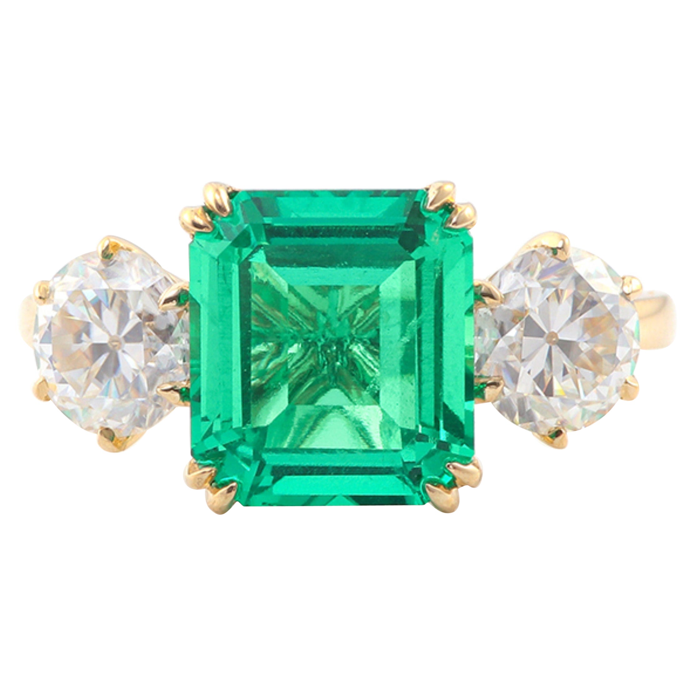 Emerald and Diamond 18 Karat Yellow Gold Ring For Sale at 1stDibs