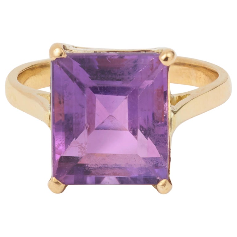Rectangular Amethyst 18 Carats Yellow Gold Ring For Sale at 1stDibs