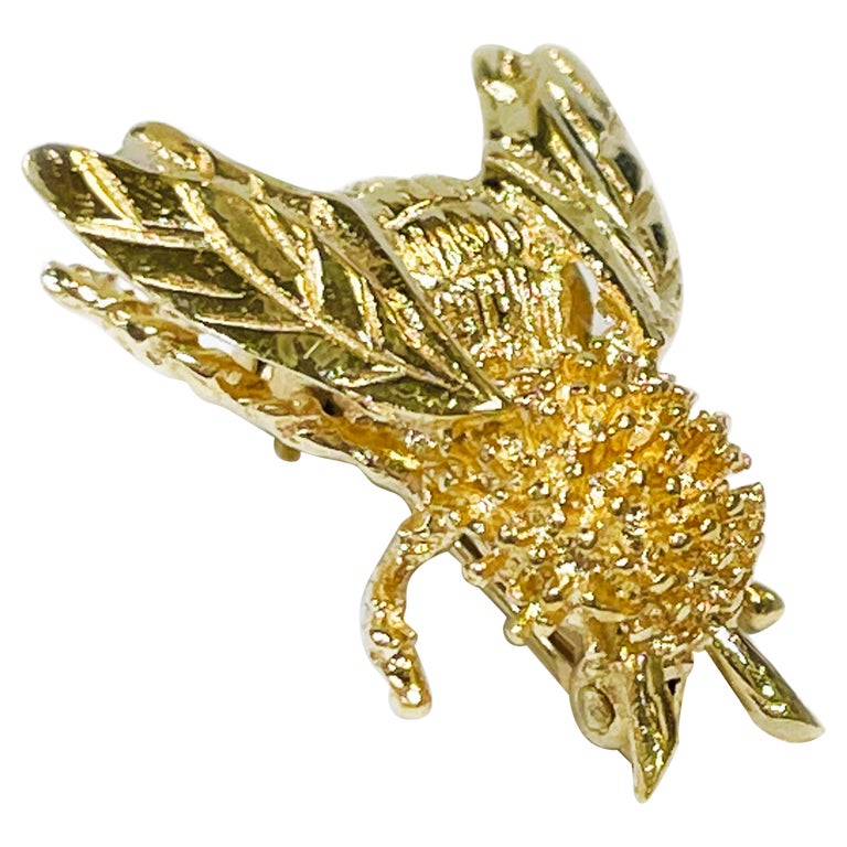 Yellow Gold Fly Pin Brooch For Sale at 1stDibs