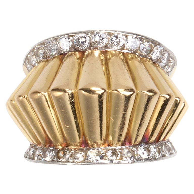 French Fluted Gold and Diamond Ring, Circa 1940 For Sale at 1stDibs