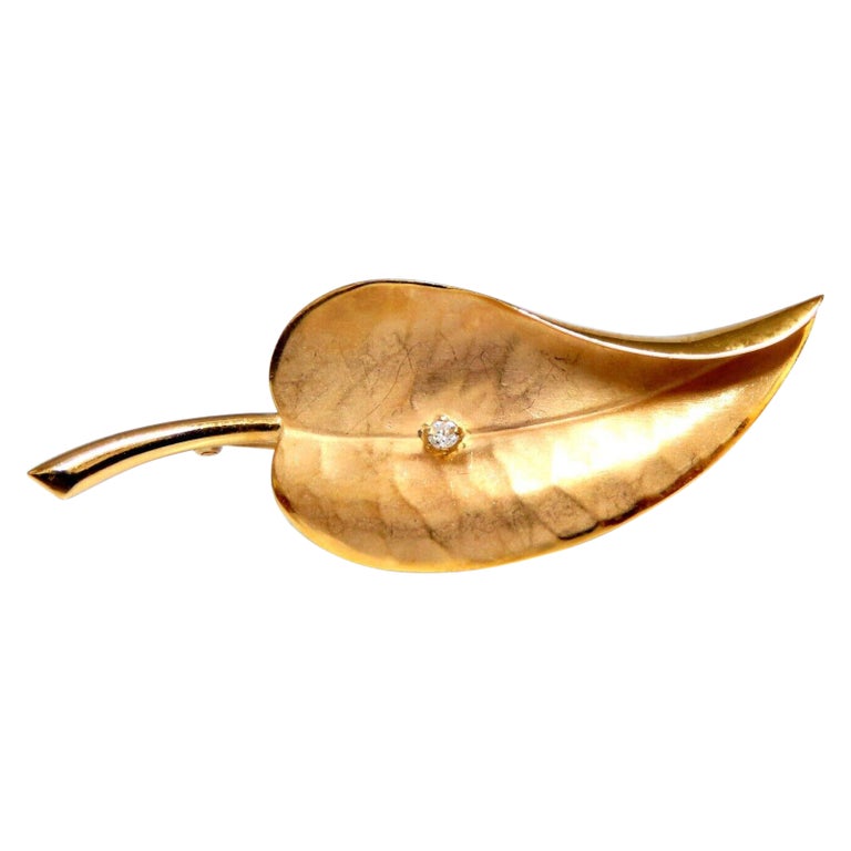 .05ct Natural Diamond Leaf Pin 14kt Gold For Sale at 1stDibs