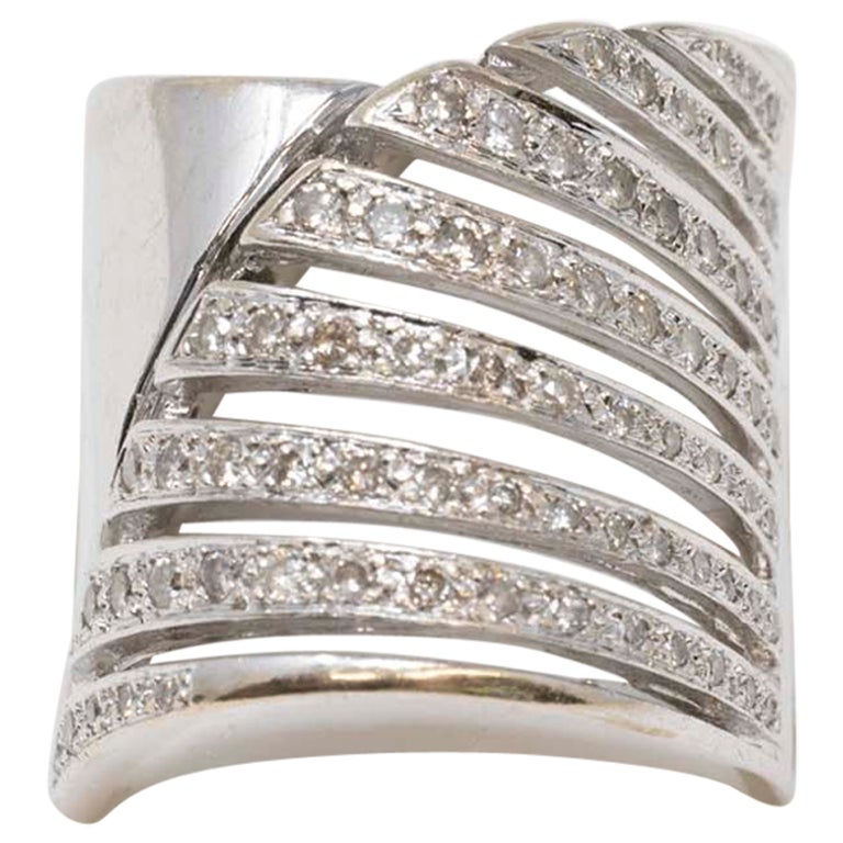 18k White Gold Diamond Ring For Sale at 1stDibs