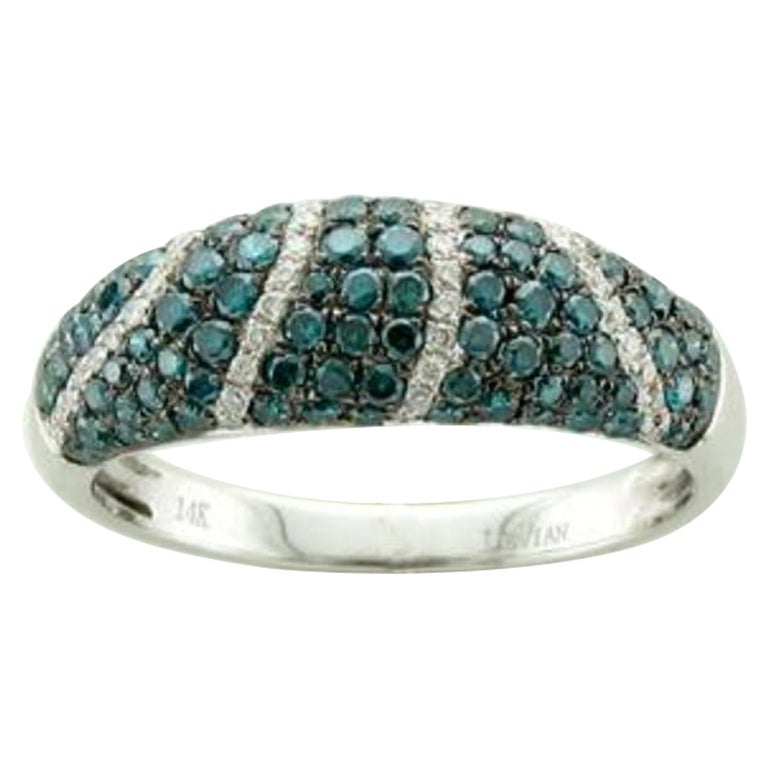 Grand Sample Sale Ring featuring Blueberry Diamonds For Sale at 1stDibs