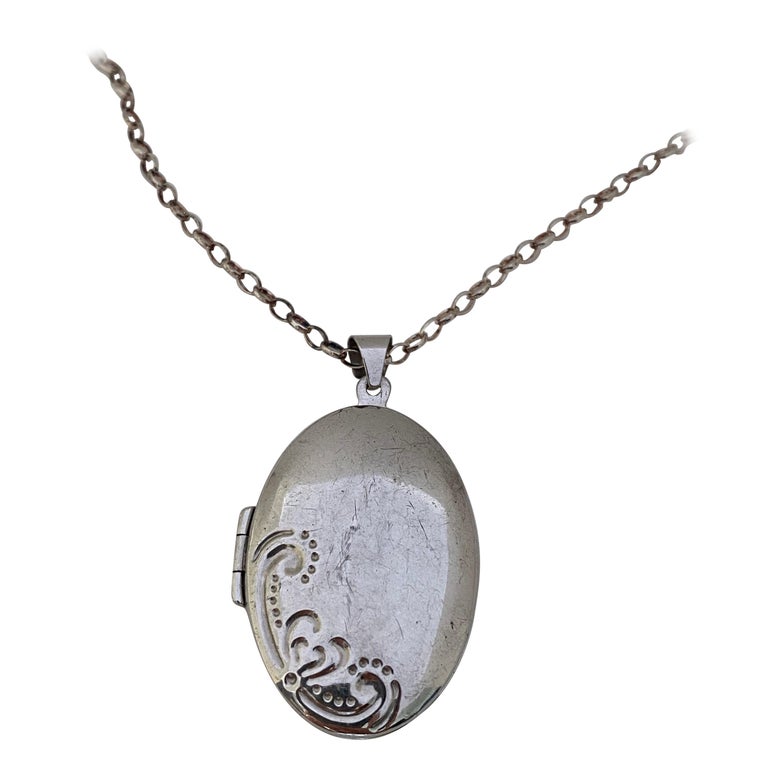 Vintage Silver Pendant Locket For Sale at 1stDibs