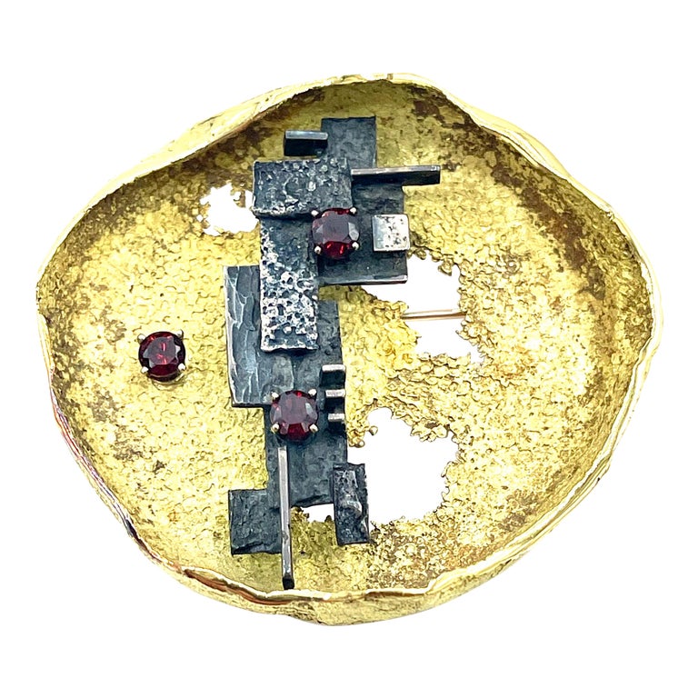 Hans Gehrig Round Garnet 18K Yellow Gold and Silver Abstract Brooch For ...