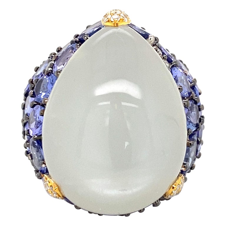 Striking Moonstone Ring For Sale at 1stDibs