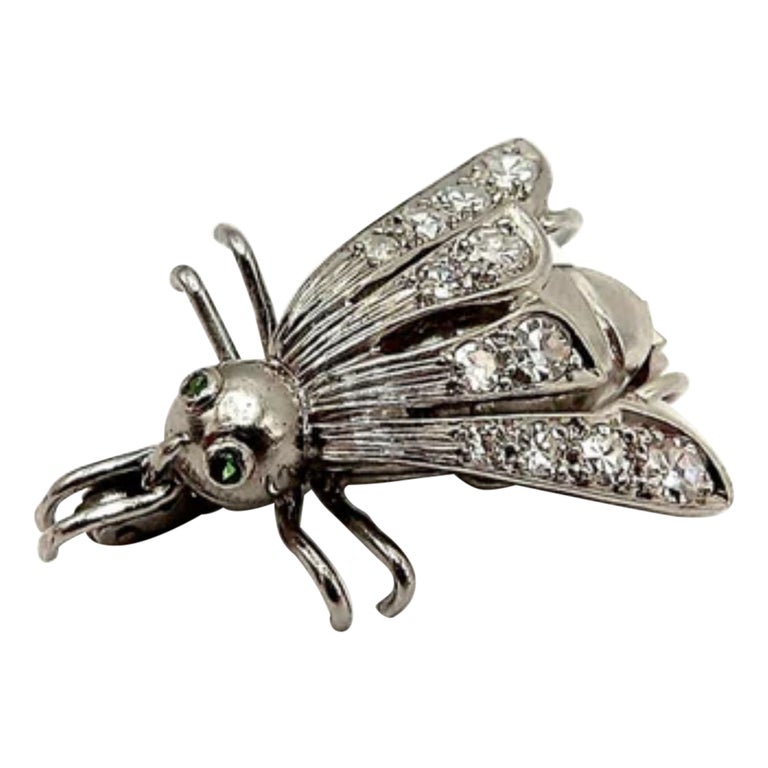 Platinum Art Deco Fly Pin with Emeralds and Diamonds For Sale at 1stDibs