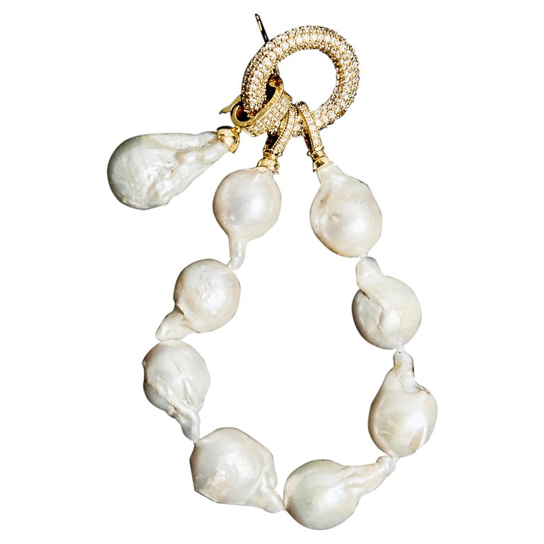 Baroque Pearl Bracelet with Pendant For Sale at 1stDibs