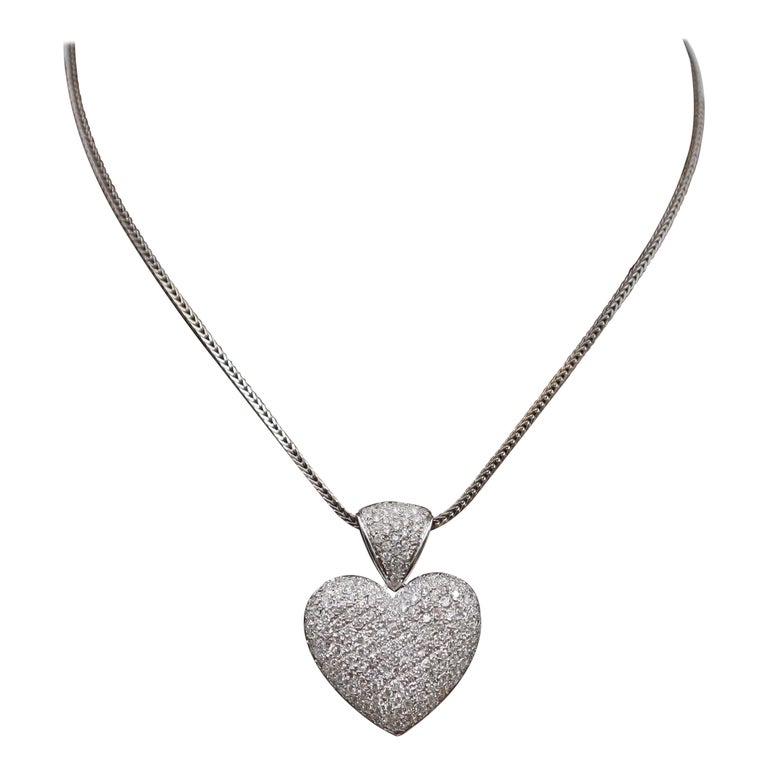 White Gold and Diamonds Heart Pendant Necklace For Sale at 1stDibs